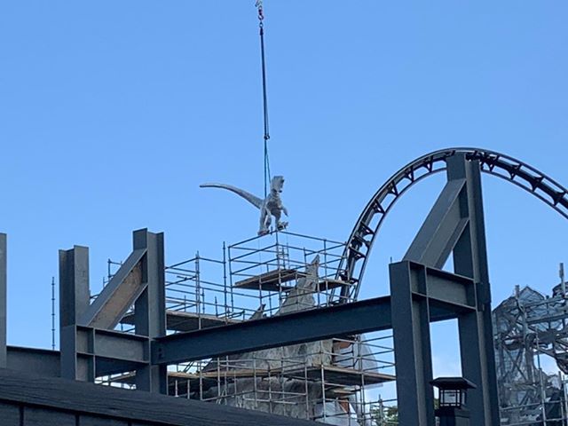 PHOTOS: Second Raptor Figure Arrives on Site of Jurassic Park Roller ...