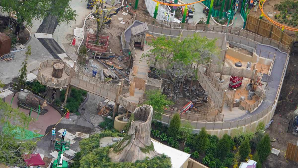 New Aerial Photos Show Construction Progress of DreamWorks Land at ...