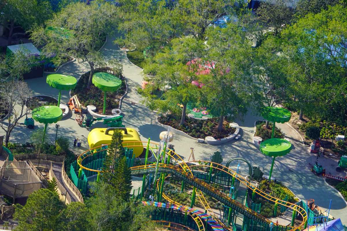 UPDATE: New Aerial Photos Show Construction Progress of DreamWorks Land ...