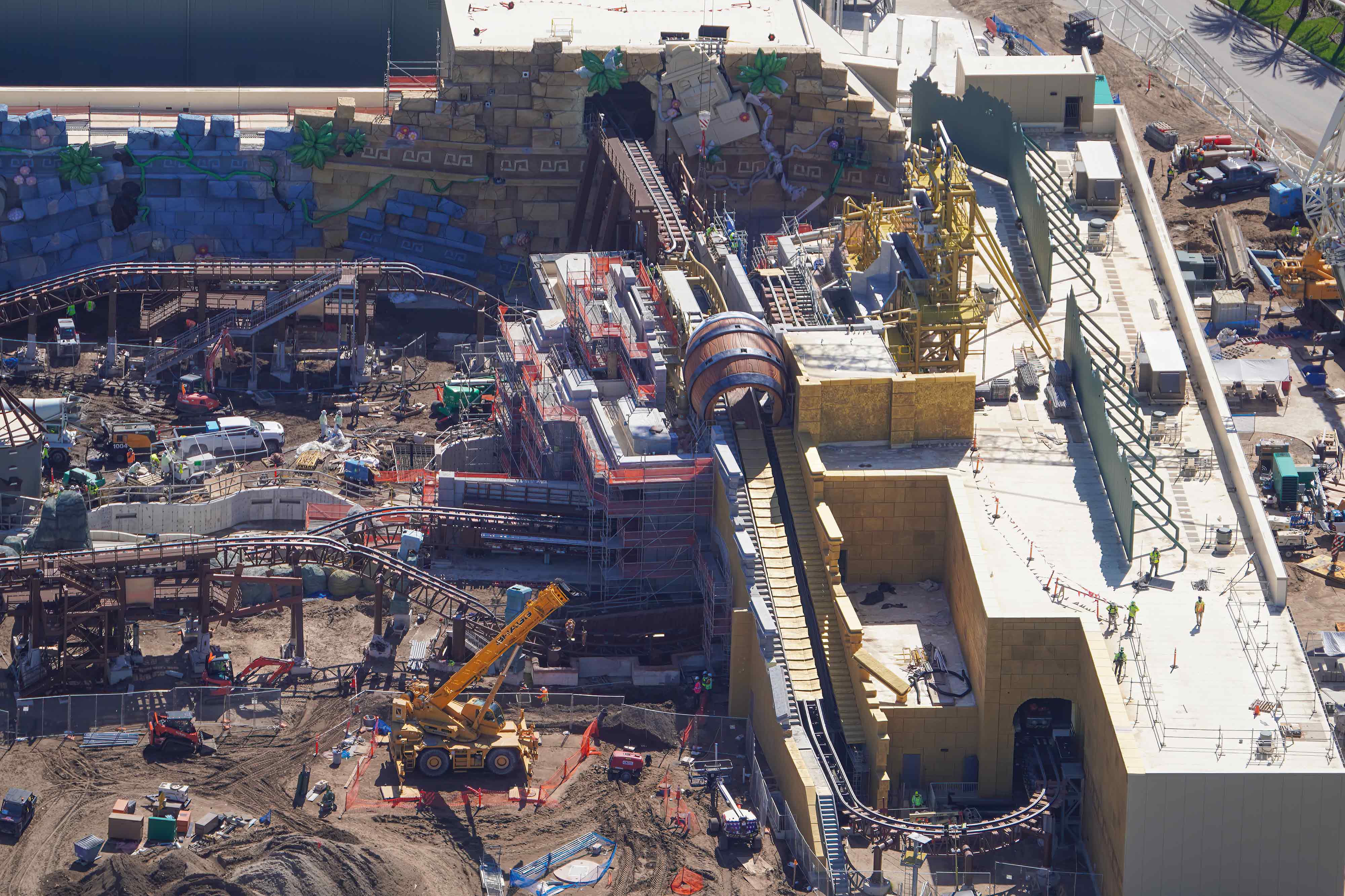AERIAL PHOTOS: Barrel Installed on Donkey Kong Roller Coaster Lift Hill ...