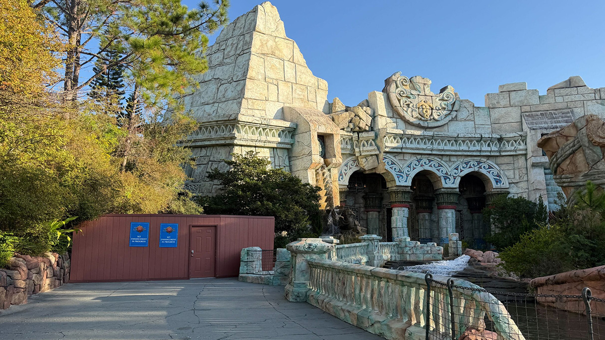 Construction Walls Erected in The Lost Continent at Universal’s Islands ...